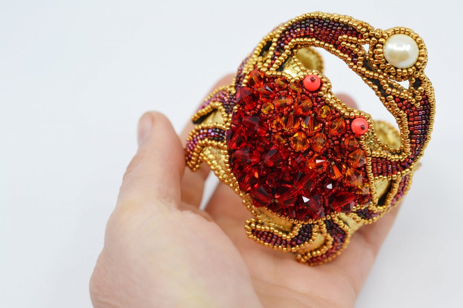 Beading tutorials with pearls – from bead artists all around the world