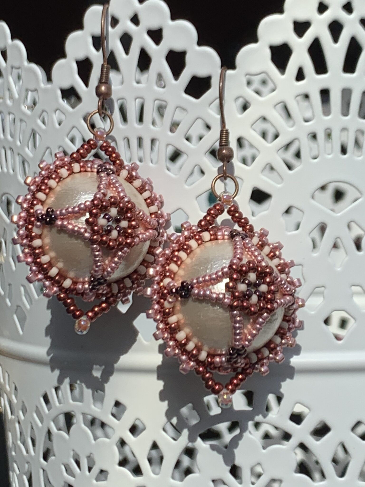 Rococo earrings tutorial by Ruxandra Puscas