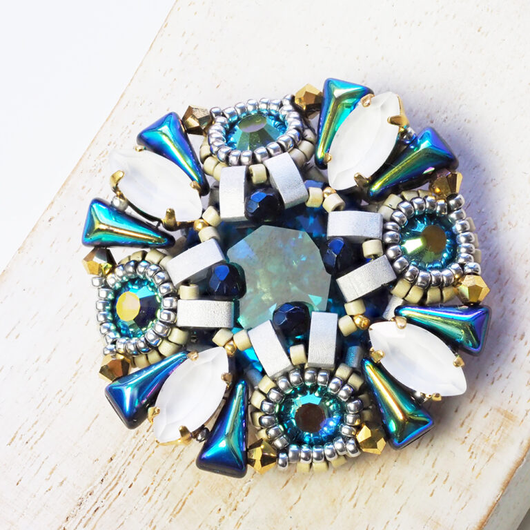 10 ideas on how to use Chaton Roses in your jewelry - Beadingschool.com