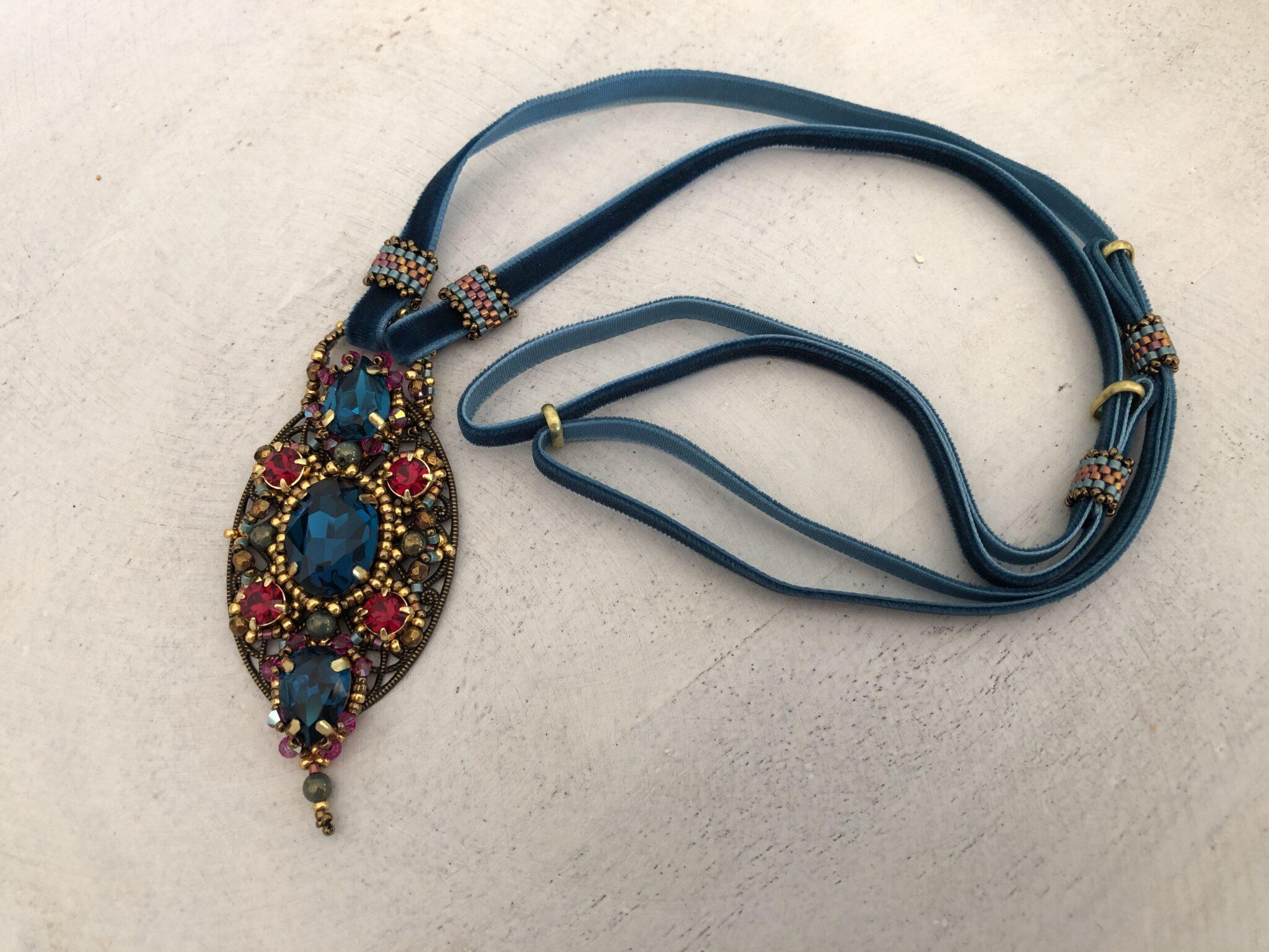 PEACOCK pendant beading tutorial by Heather Kingsley-Heath